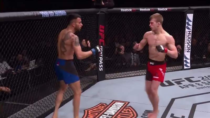 UFC7战全胜职业生涯9连胜！羽量级英伦超新星热血集锦。,体育,搏击,好看视频