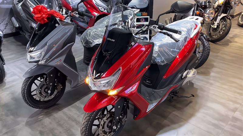 大阳油电混动踏板 V锐150 裸车17990 油箱9.2升 续航400公里,交通工具,交通工具,好看视频