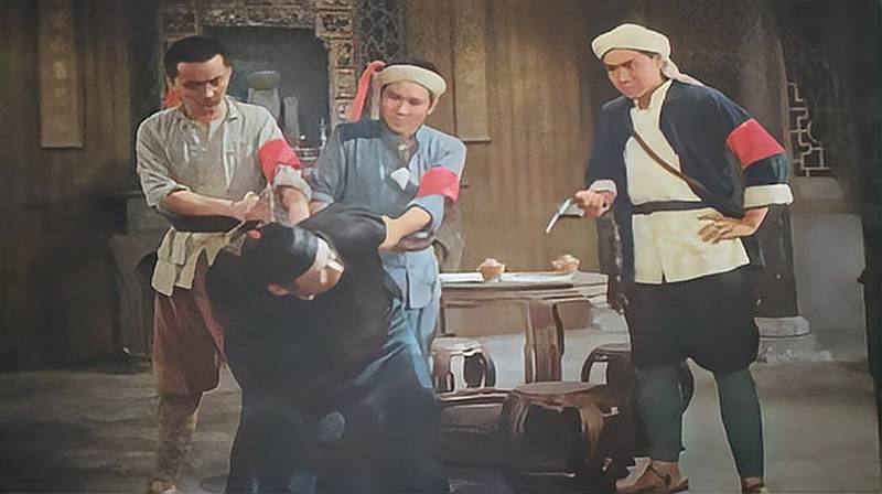 红色经典：1976年老电影《枫树湾》插曲《梭镖亮堂堂》何纪光演唱音乐民俗音乐好看视频