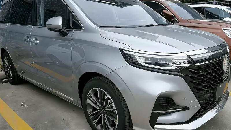 选MPV提前看，前脸比丰田埃尔法霸气，三款颜色都比别克GL8有档次,汽车,车评,好看视频