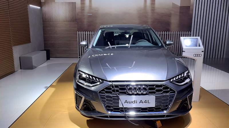 手握25万看新A4L吧！造型比3系还帅，年轻运动还高配2.0T,汽车,车评,好看视频