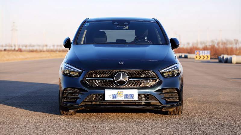 奔驰B级为何首选B200动感型，全款落地价24万，养车成本又如何？,汽车,车评,好看视频