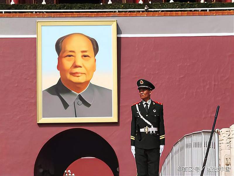 1949年10月1日，开国典礼前夕，天安门上的毛主席画像引人瞩目_好看视频