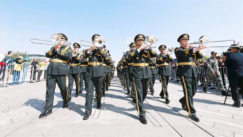 五一劳动节，天安门升旗仪式前军乐团震撼入场，我爱你中国！,旅游,地域奇趣,好看视频