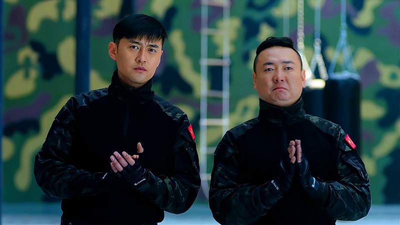 功夫战警第7集：程唐头一个被拎出来负重跑圈，马雄贬低激怒他们影视动作片好看视频