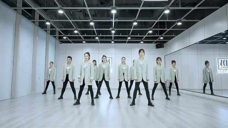 女孩子也能这么帅？小姐姐热舞易烊千玺《My Boo》,舞蹈,炫酷舞蹈,好看视频