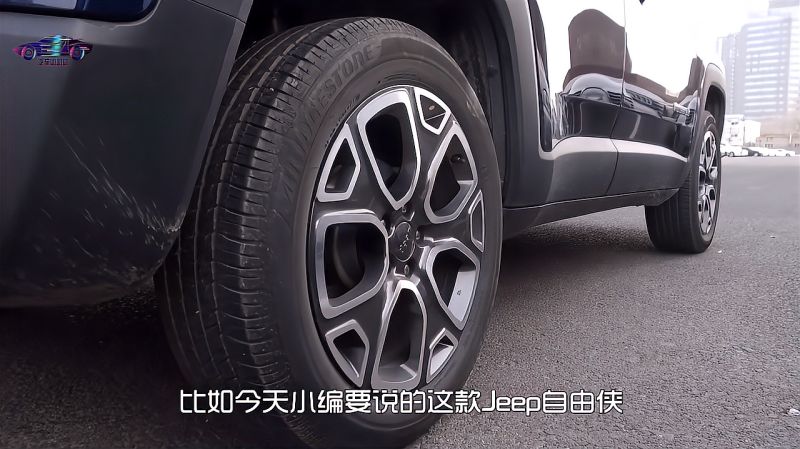 又一美式小型SUV，jeep自由侠搭载1.3T四缸+9AT，6s破百动力足,汽车,车评,好看视频