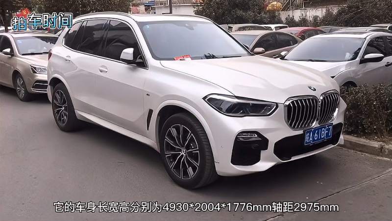 搭3.0T6缸发动机，340马力配8AT，这款白色车身X5才是宝马的精髓,汽车,车评,好看视频