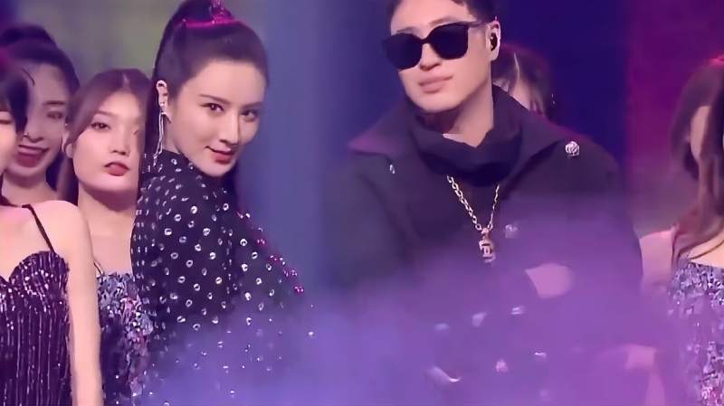 薇娅唱歌原来这么专业！和潘玮柏对唱tell me，rap丝毫不输潘帅,音乐,流行音乐,好看视频