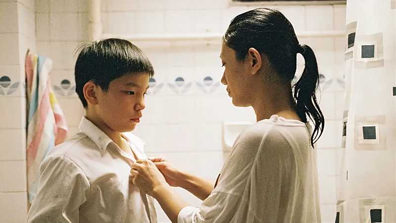 当父母不在家时,男孩和保姆会发生什么?暖心的新加坡电影影视伦理片好看视频