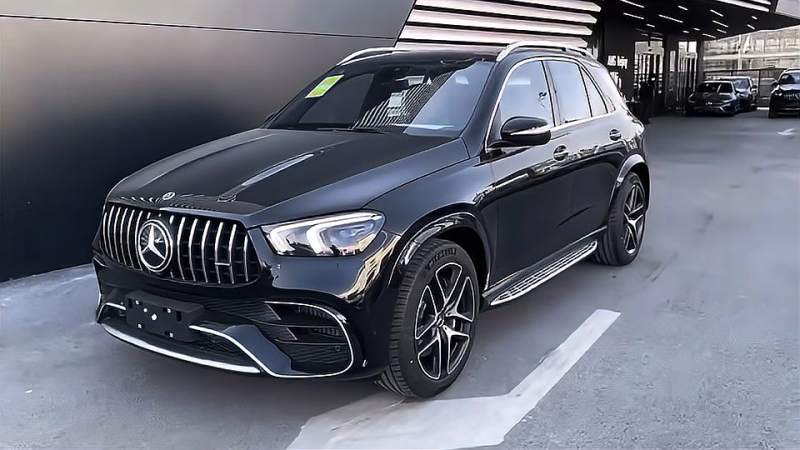 实拍全新奔驰AMG GLE63，看了外观和内饰后，它和宝马X5M选哪款,汽车,汽车改装,好看视频