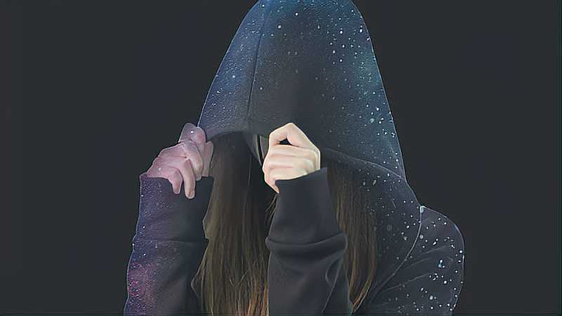 室友晚上睡觉被吵醒，可现在家里并没有人搞笑恶搞整蛊好看视频