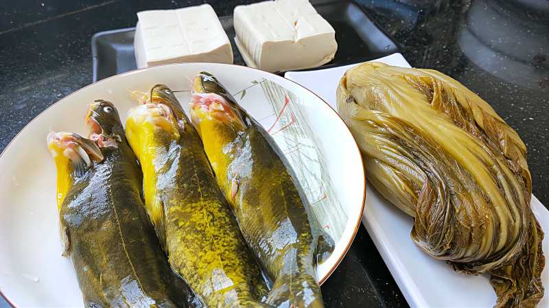 天冷多吃鱼,加2块豆腐1把酸菜做一锅,营养又好吃,做法还简单 美食 菜谱 好看视频
