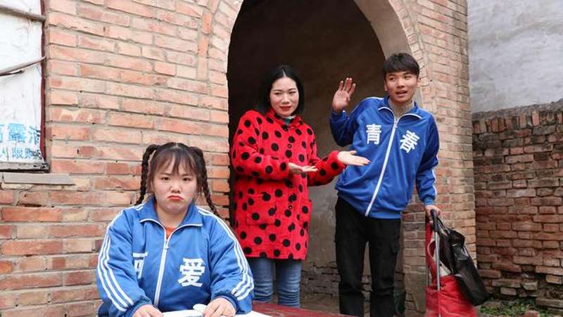 小表弟:圆圆因为想念妹妹无精打采,妈妈接来洋洋表弟陪伴圆圆!搞笑幽默短剧好看视频
